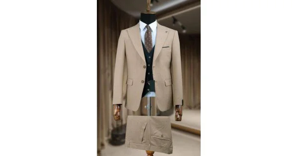 Quentin Khaki Peaked Lapel Three Pieces Business Men Suits