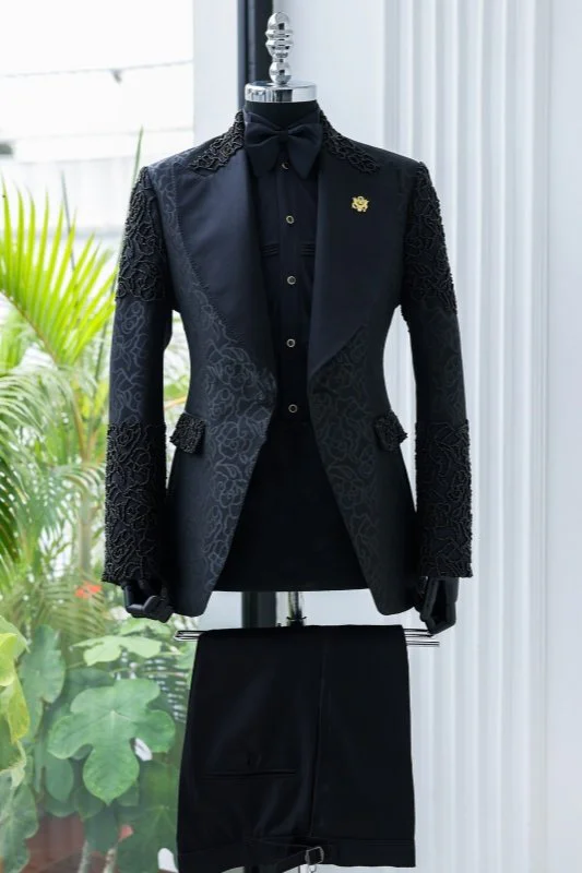 Cash Handsome Black Jacquard Peakd Lapel Appliques Wedding Men Suits